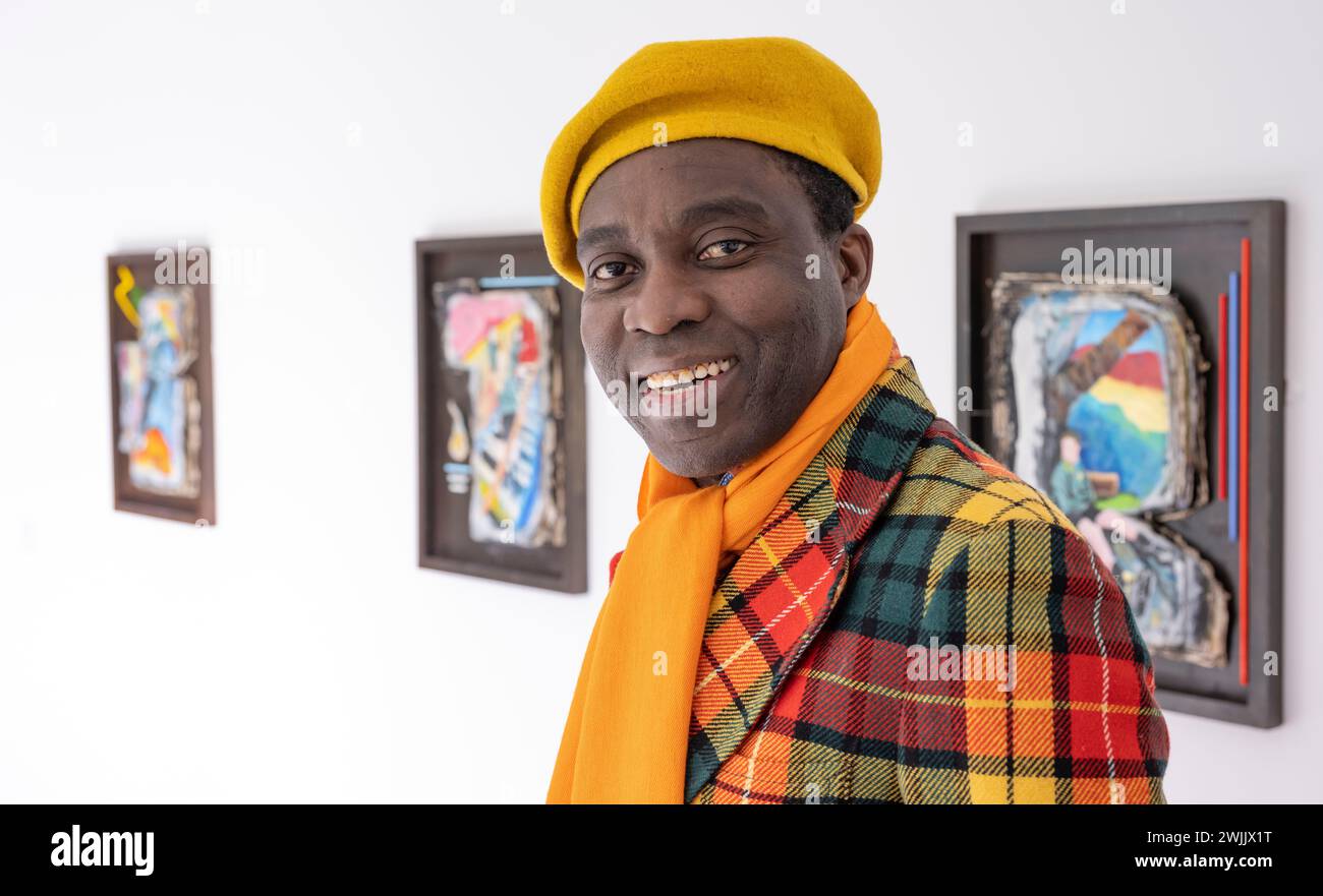 Zembla gallery, Hawick, Scottish Borders. Images show artist Sol GOLDEN ...