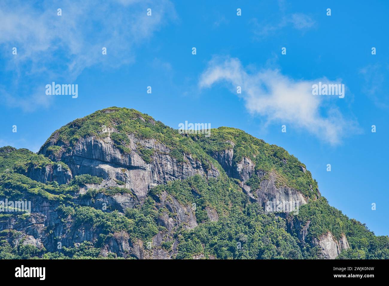 Morn Seychellois, the Seychelles highest mountain of 905 meters high ...