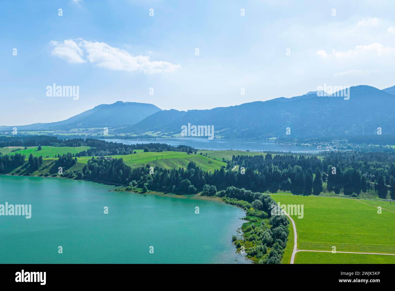 Sommer am Forggensee im Ostallgäu bei Schwangau-Brunnen Ausblick auf ...