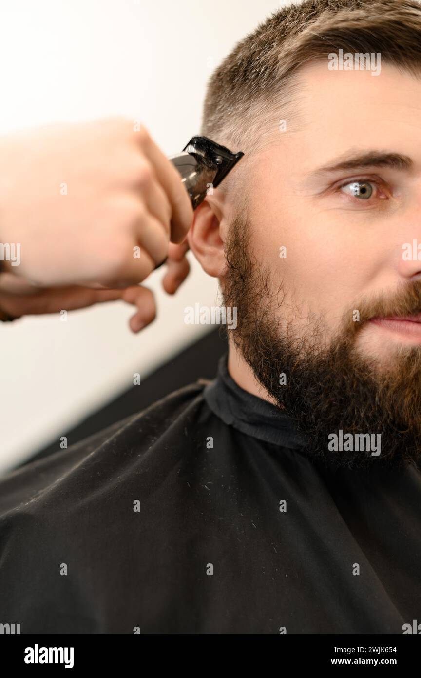 Man shaving his head clippers hi-res stock photography and images - Alamy