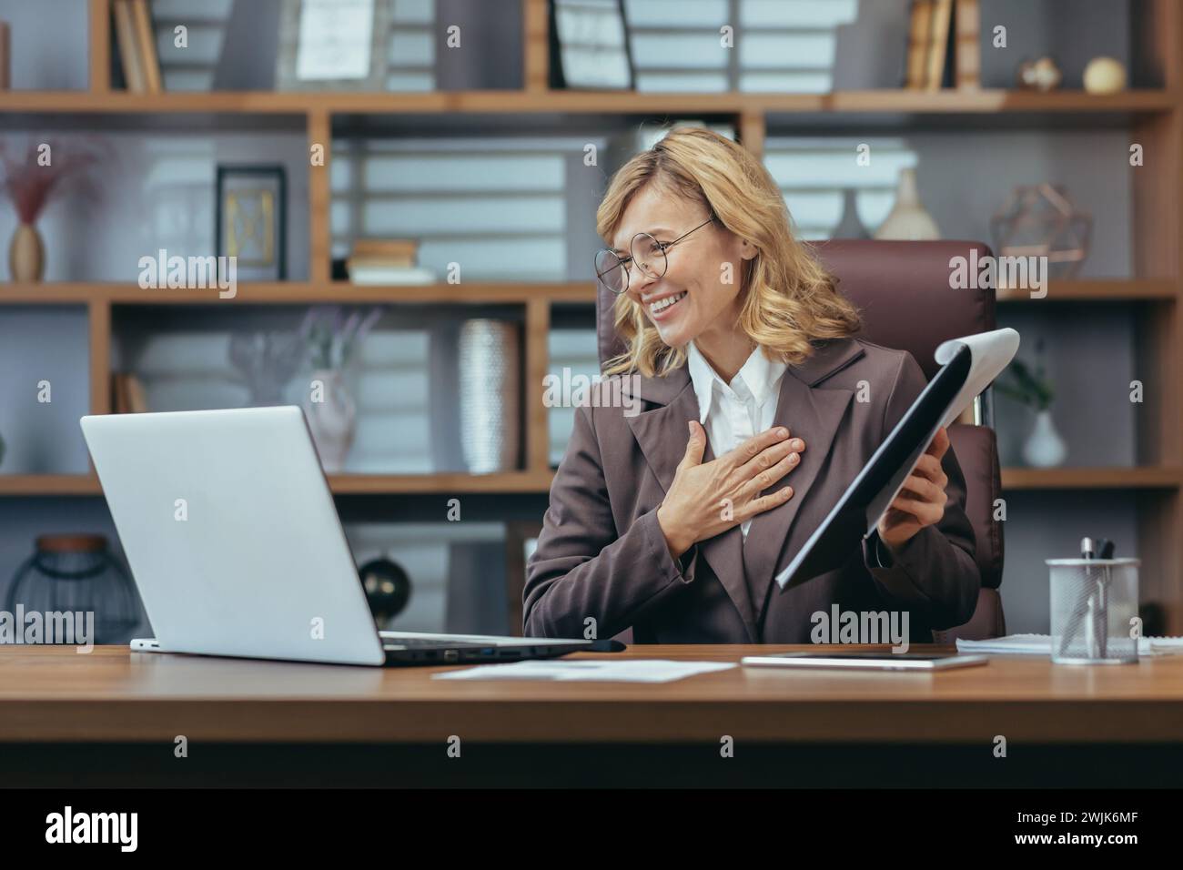 Professional demeanor hi-res stock photography and images - Alamy