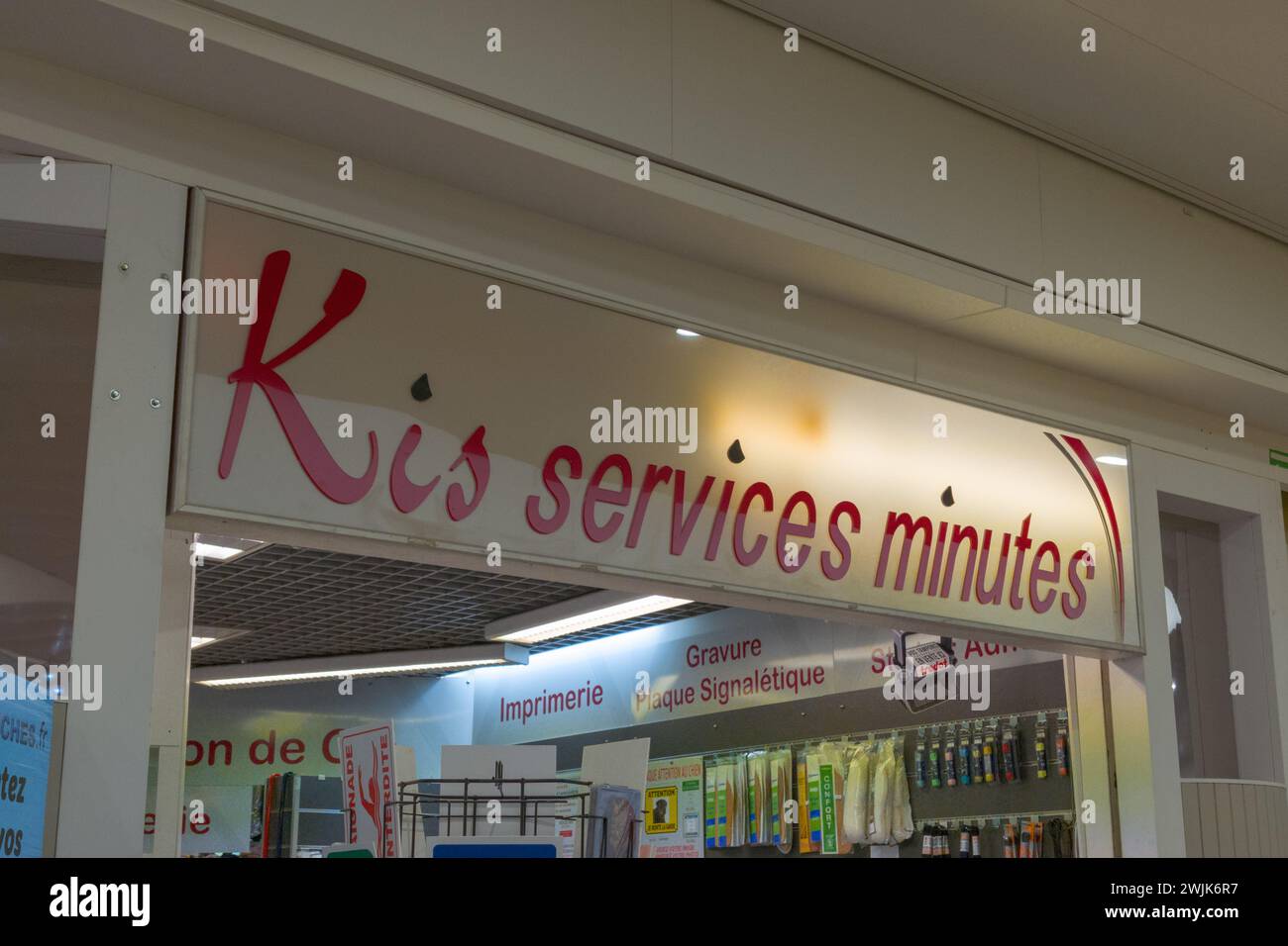 Kis logo hi-res stock photography and images - Alamy