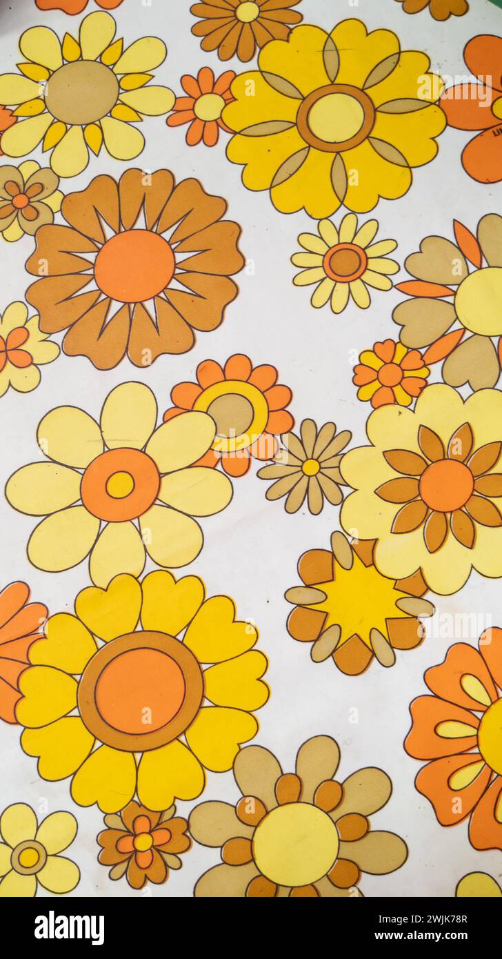 Floral 70s wallpaper background hi-res stock photography and images - Alamy
