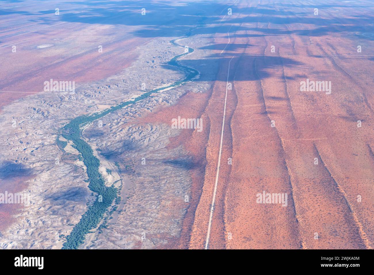 Red sand dunes kalahari desert hi-res stock photography and images - Alamy