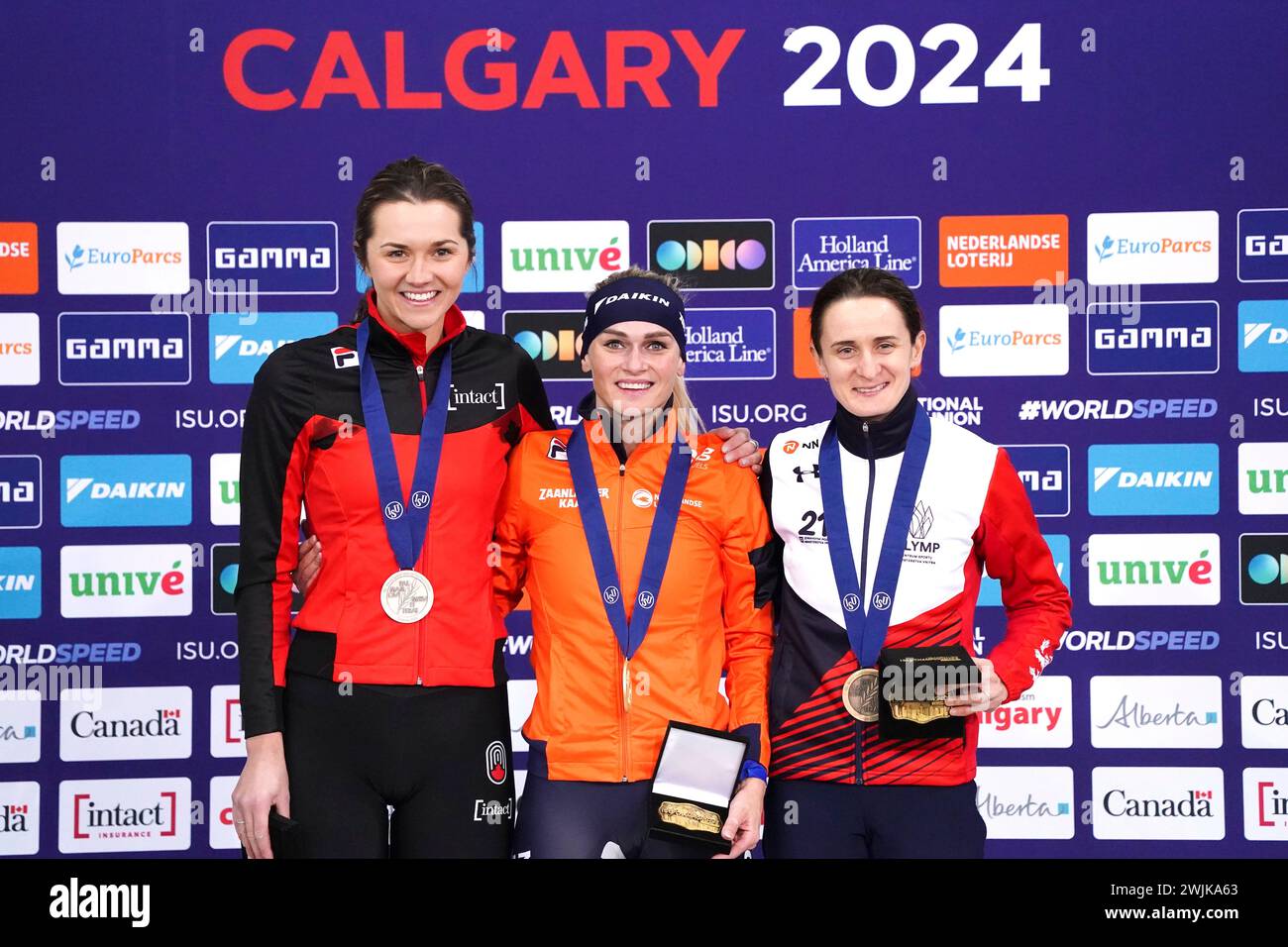 15-02-2024 SCHAATSEN: TRAINING WK AFSTANDEN: CALGARY Medal ceremony ...