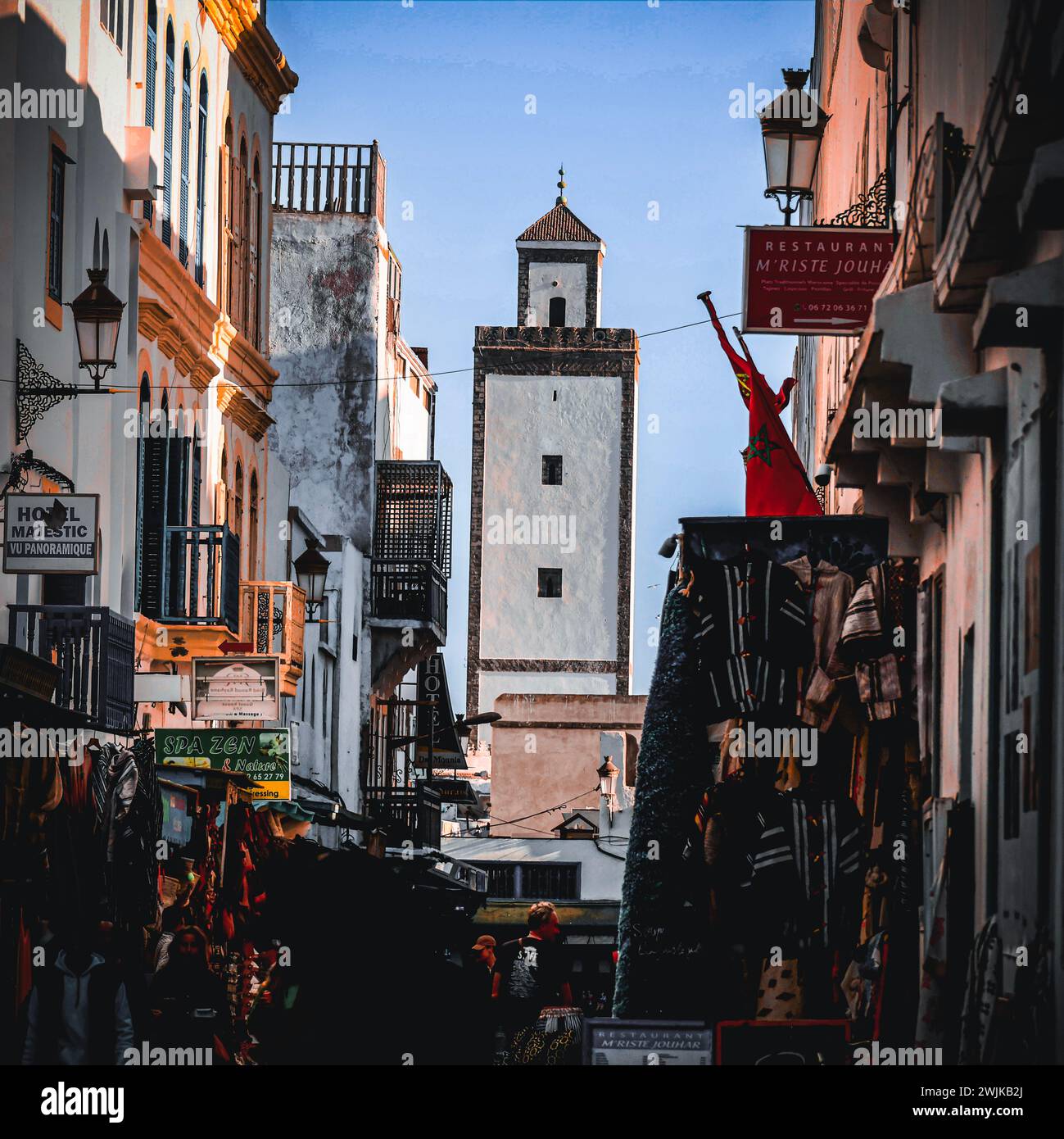 Small town square hi-res stock photography and images - Alamy