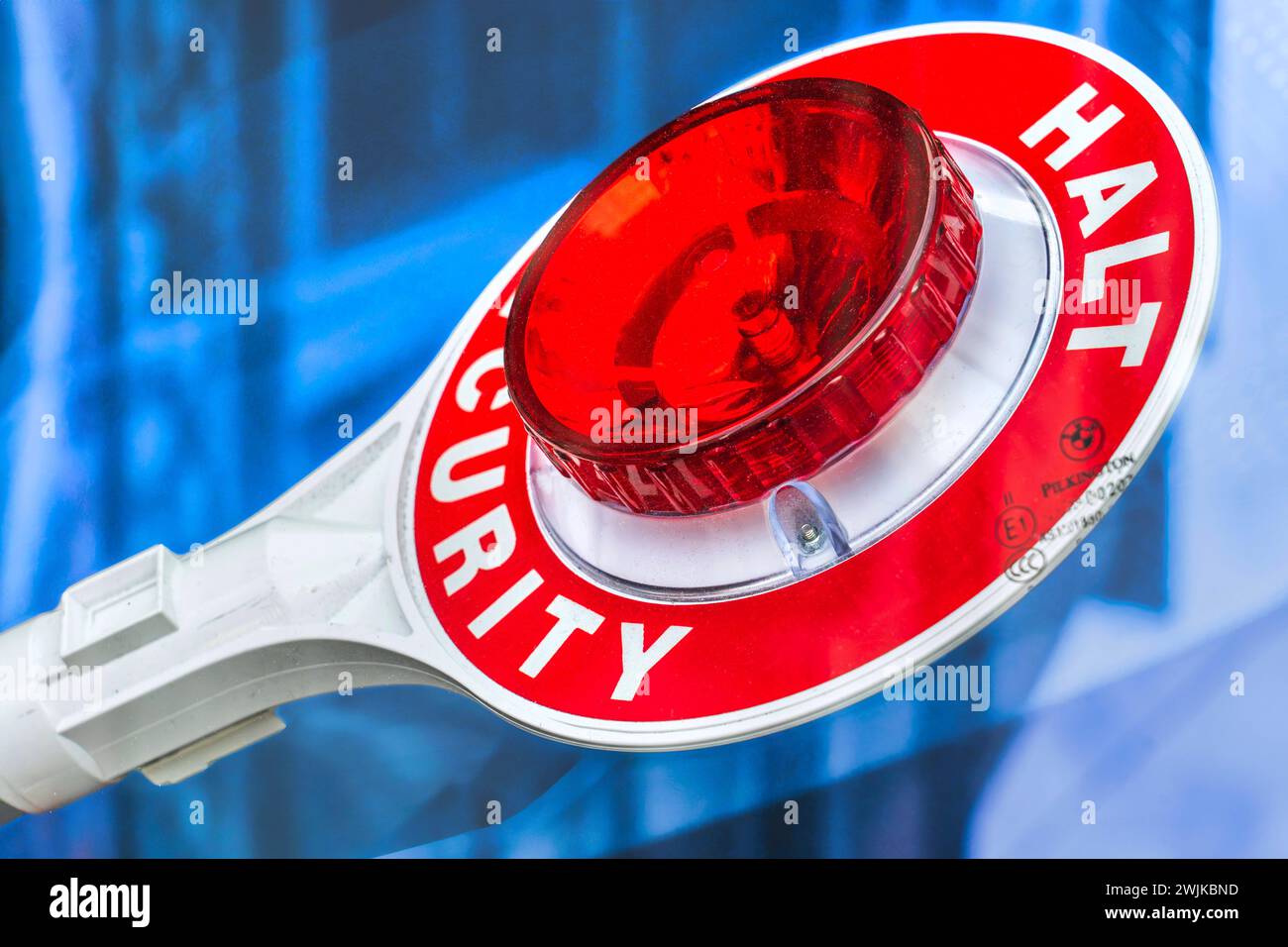 Signalkelle Halt Security, Symbolfoto Sicherheit, Münchner ...