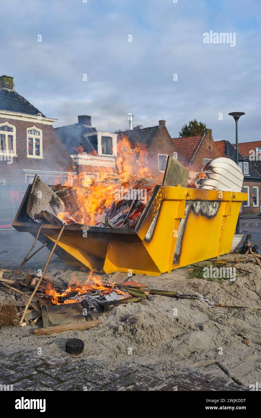 Burning container hi-res stock photography and images - Alamy