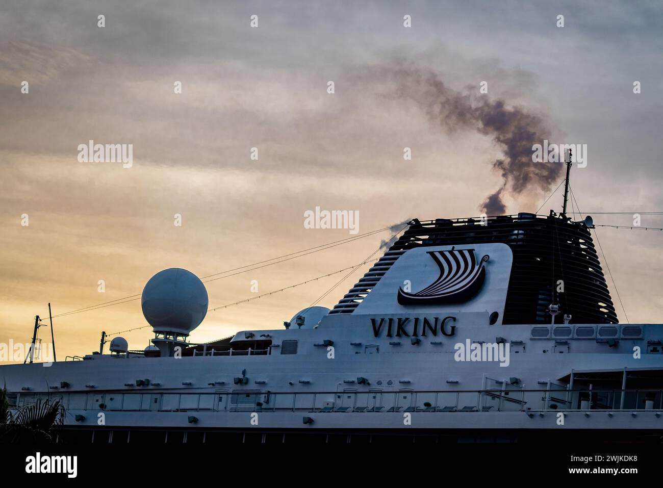 Viking cruise ship’s funnel give off smoke shortly before leaving the ...