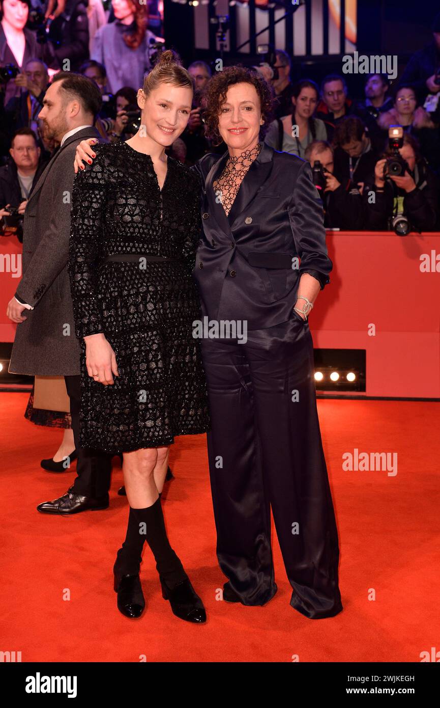 Vicky Krieps und Maria Schrader bei der Berlinale Eroeffnungsgala und ...