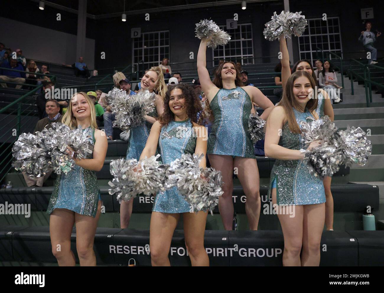 Tulane cheerleaders hi-res stock photography and images - Alamy