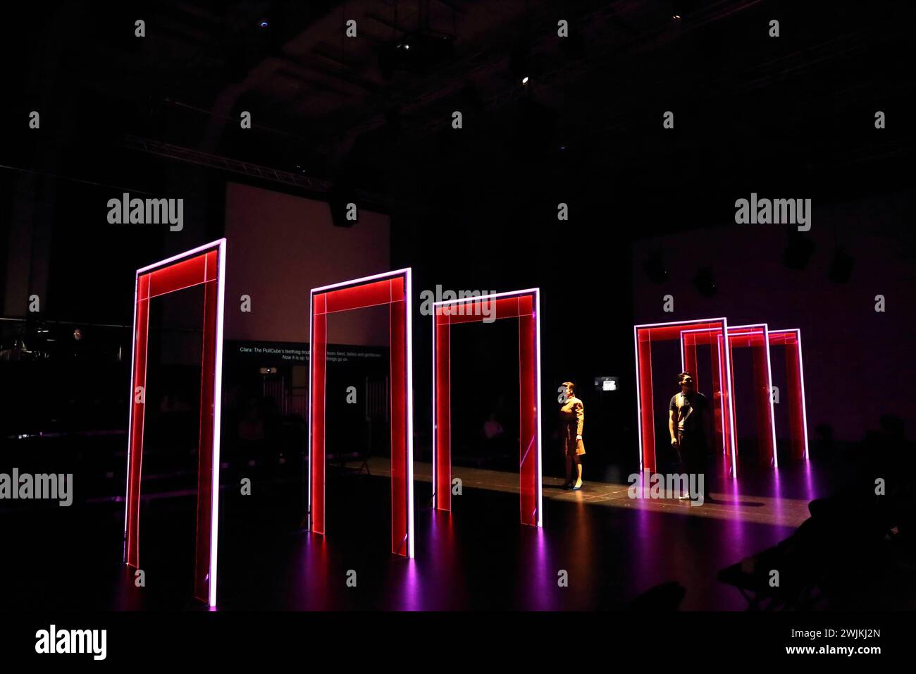 Corinna Ruba als Clara Sanders und Youngkwang Oh als Hannes während der ...