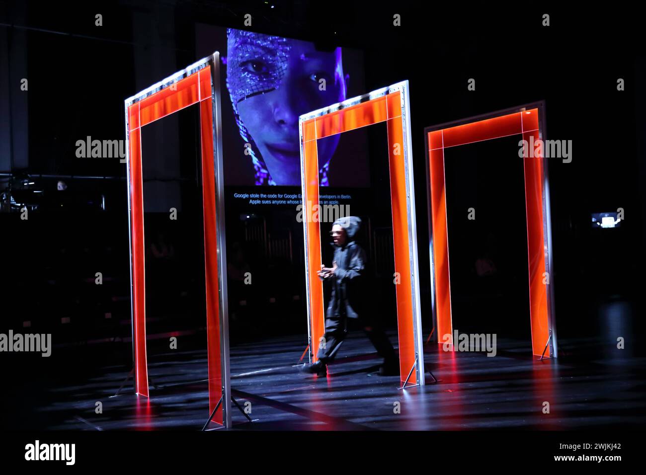 Maya Alban-Zapata als Untitled während der Fotoprobe für Beta in der ...