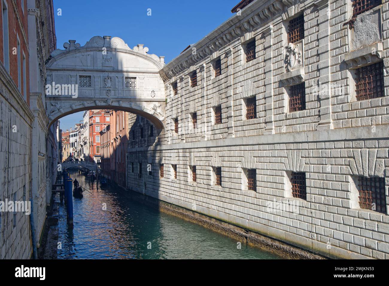 Enclosed limestone bridge hi-res stock photography and images - Alamy