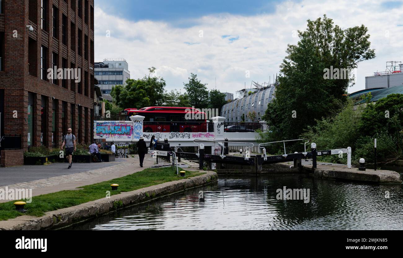 London - 03 06 2022: Lock near Kentish Town Rd on the Regent's Canal ...