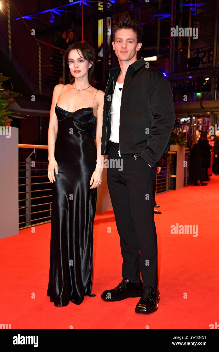Emilia Schüle und Jannis Niewöhner bei der Festivaleröffnung und der Premiere des Kinofilms ...