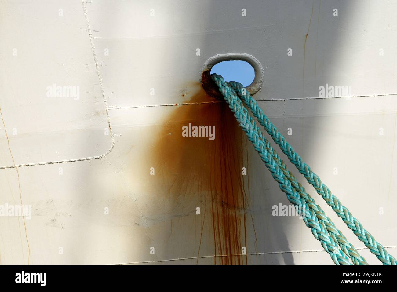 A rope tied to a hole in a ship Stock Photo - Alamy