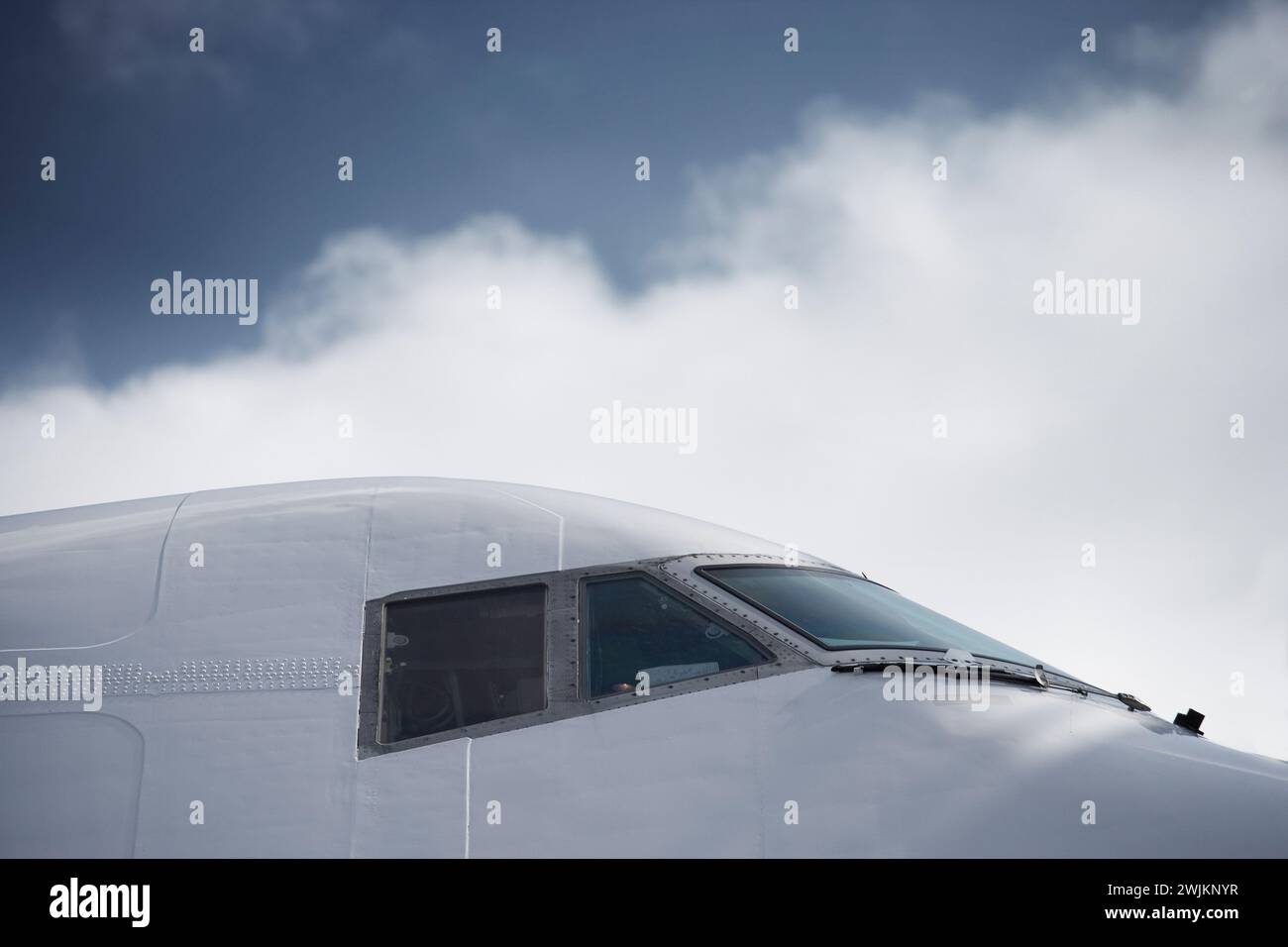 Airplane cockpit window hi-res stock photography and images - Alamy