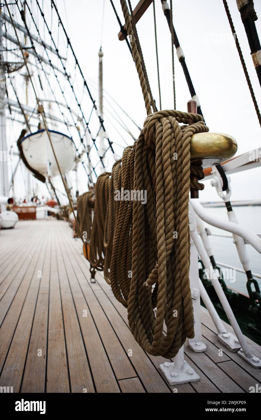 Ship mooring hi-res stock photography and images - Alamy