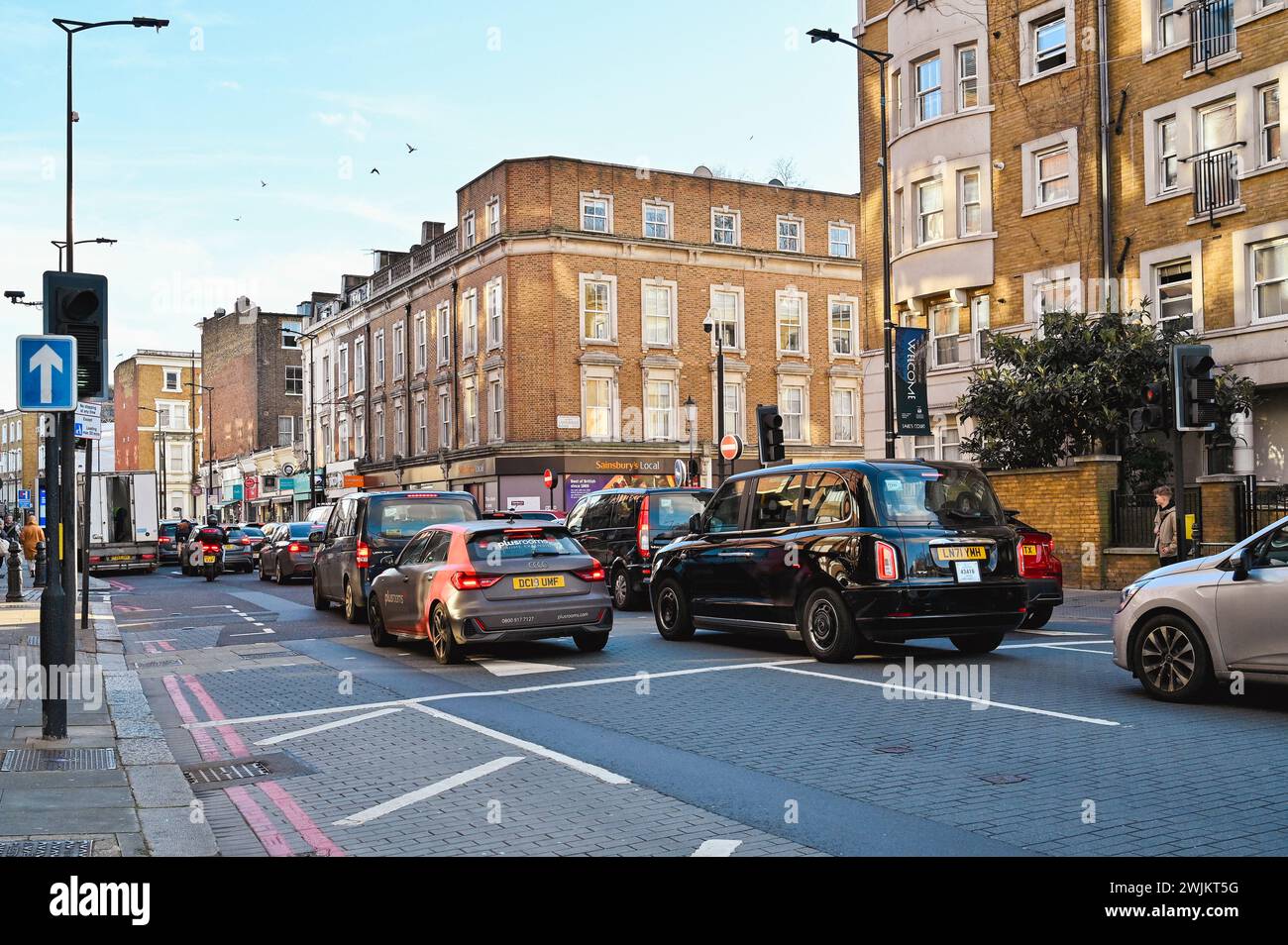 Tourists visiting the attractions at the court hi-res stock photography ...