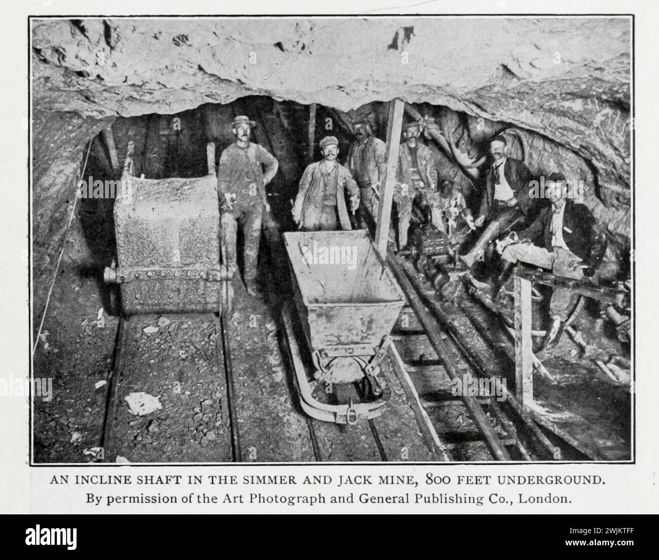 African miner underground hi-res stock photography and images - Alamy