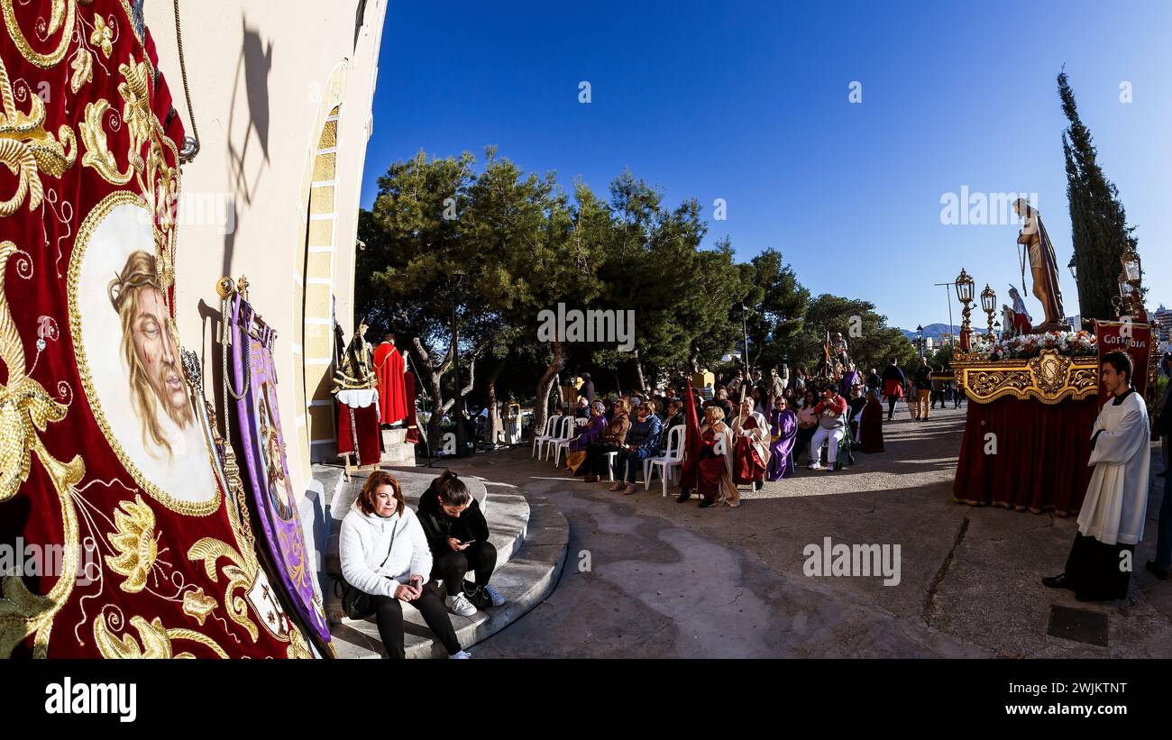 Good friday mass crowd hi-res stock photography and images - Alamy