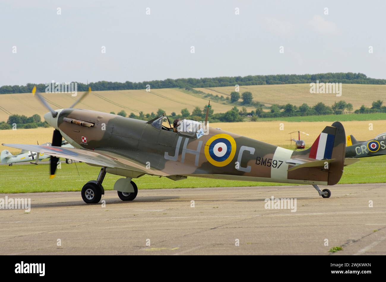 Supermarine spitfire lfvb hi-res stock photography and images - Alamy
