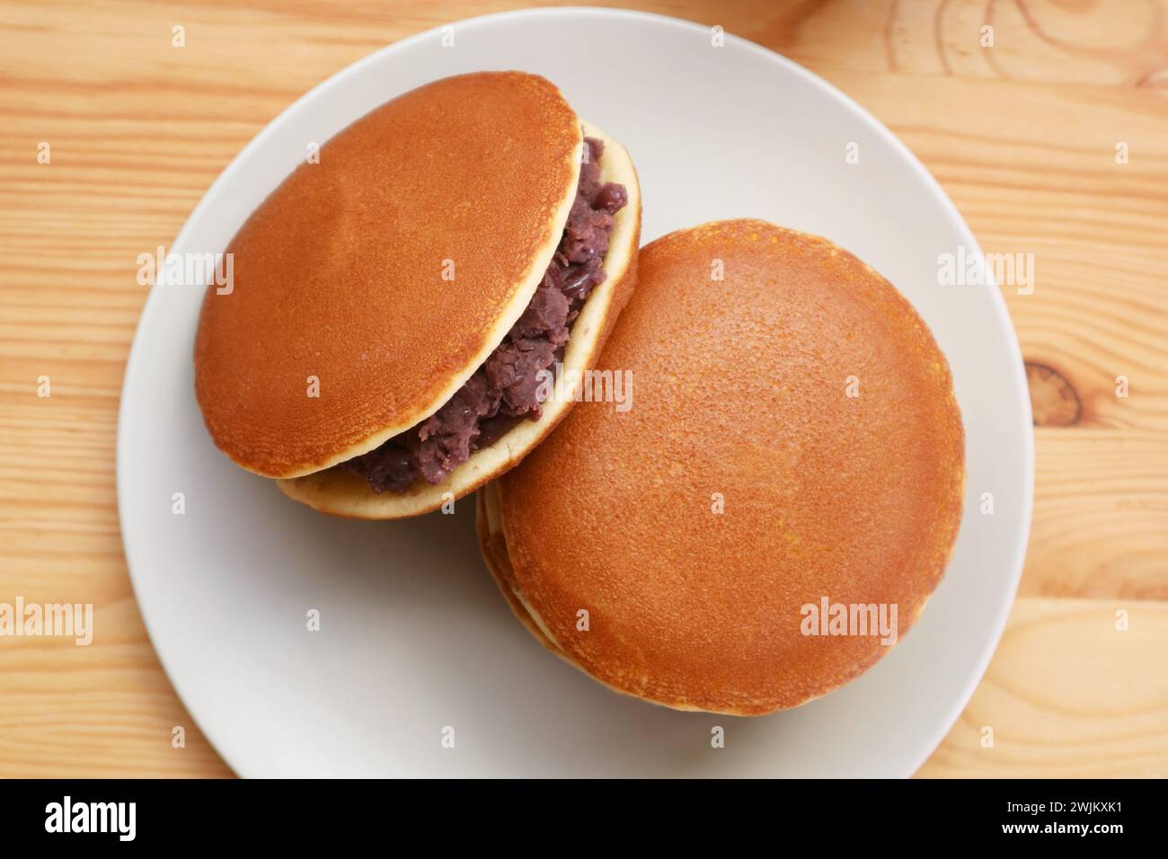 Dorayaki hi-res stock photography and images - Alamy