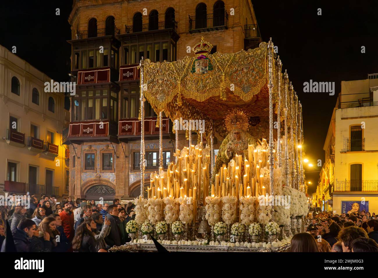Procession of the pallium of the Virgen de la Esperanza Macarena in the ...