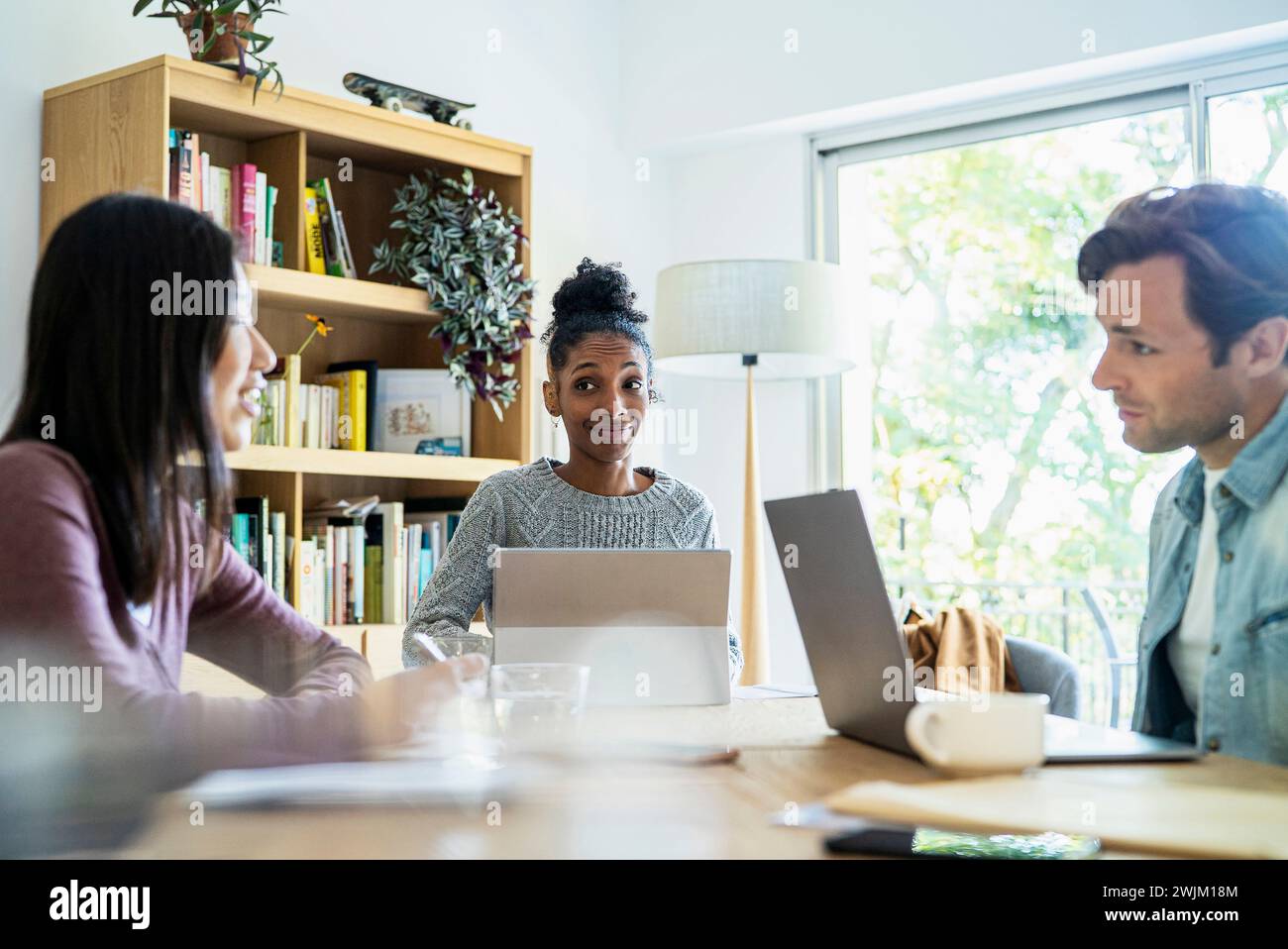 Group of adults meeting table hi-res stock photography and images - Alamy