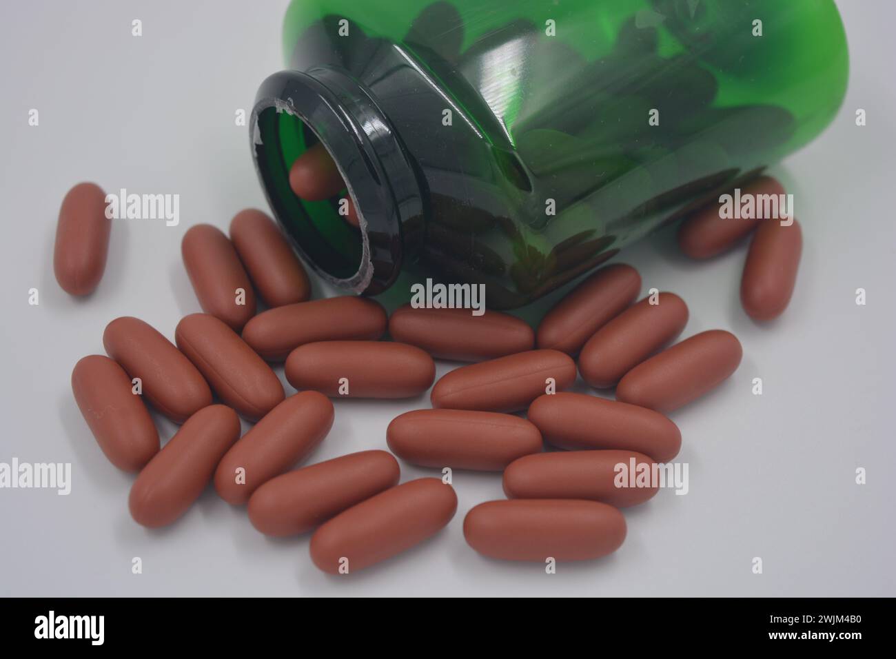 Liquid filled capsules hi-res stock photography and images - Alamy