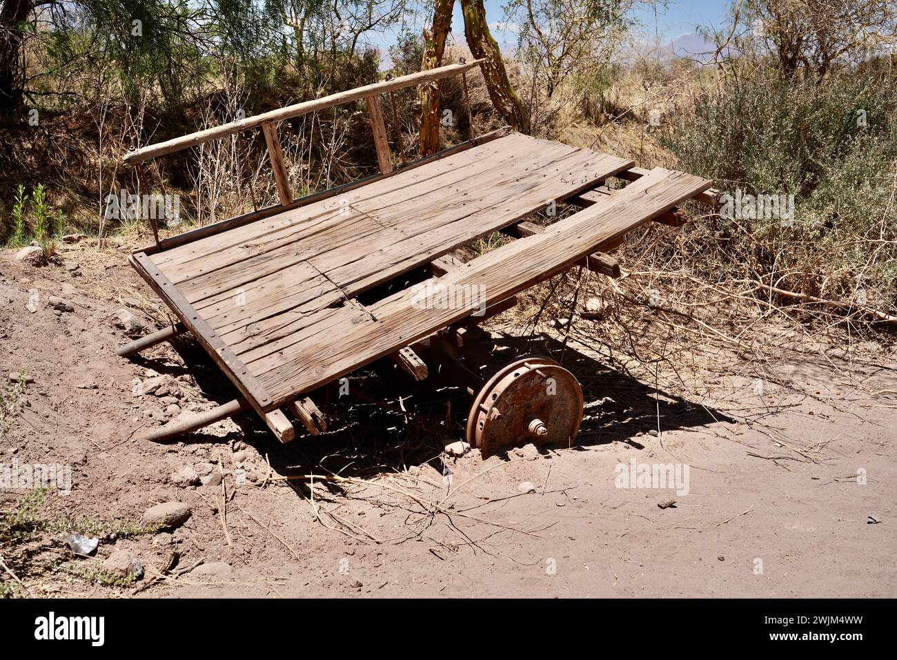 Old broken cart wheel hi-res stock photography and images - Alamy