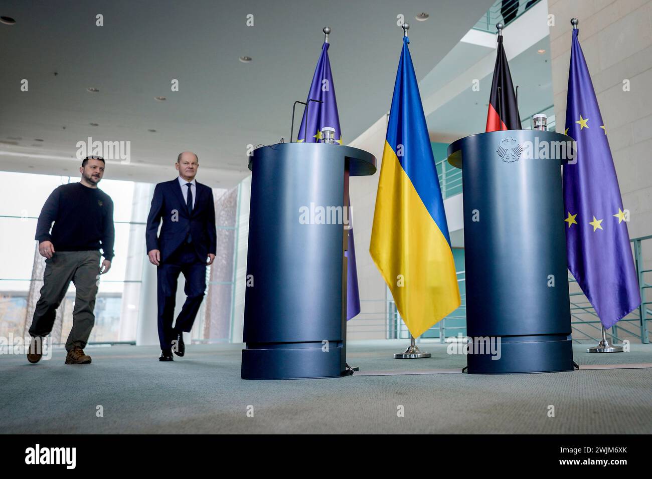 German Chancellor Olaf Scholz, right, and Ukrainian President Volodymyr ...
