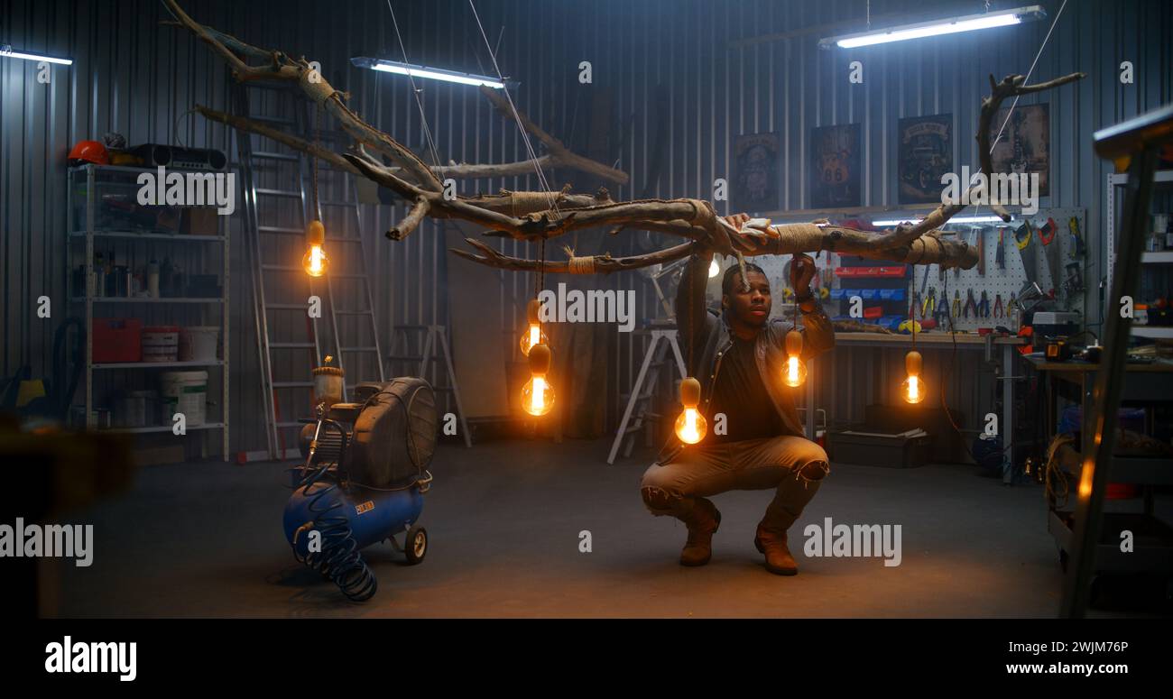 Tying [art and craft] hi-res stock photography and images - Alamy