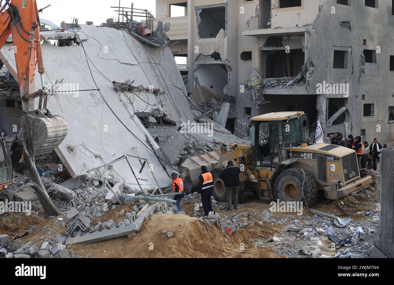 Rafah. 16th Feb, 2024. People check the rubble of a building destroyed ...