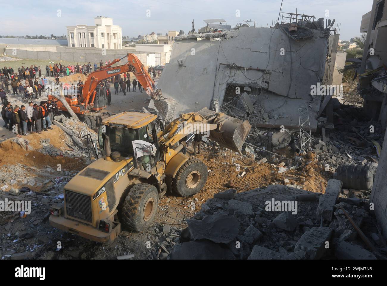 Rafah. 16th Feb, 2024. People check the rubble of a building destroyed ...