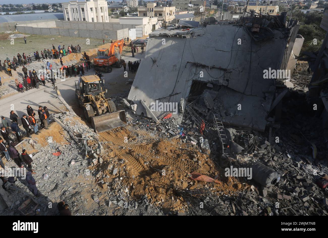 Rafah. 16th Feb, 2024. People check the rubble of a building destroyed ...