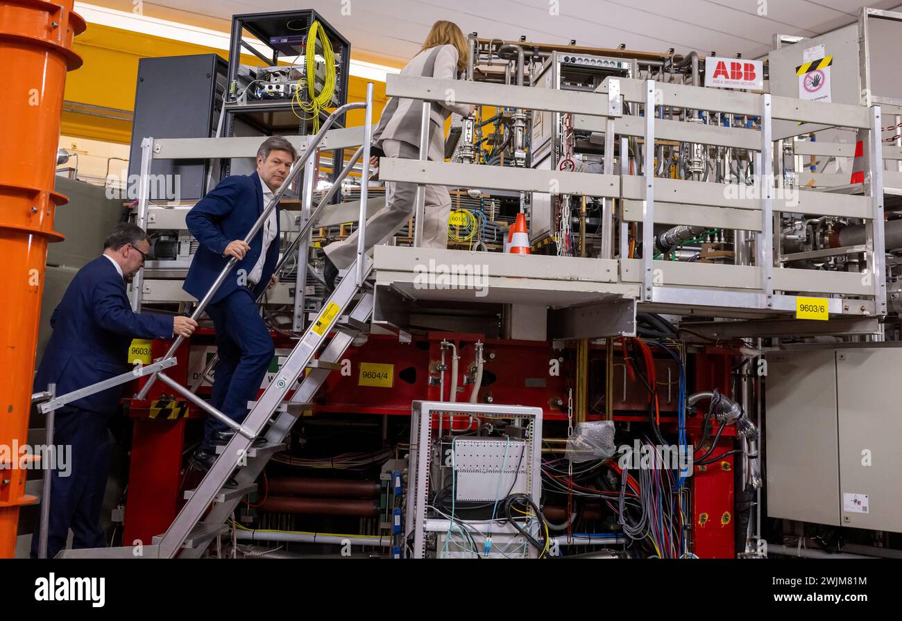 Garching, Germany. 16th Feb, 2024. Robert Habeck (Bündnis90/Die Grünen ...