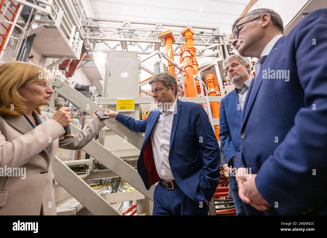 Garching, Germany. 16th Feb, 2024. Robert Habeck (M, Alliance90 ...