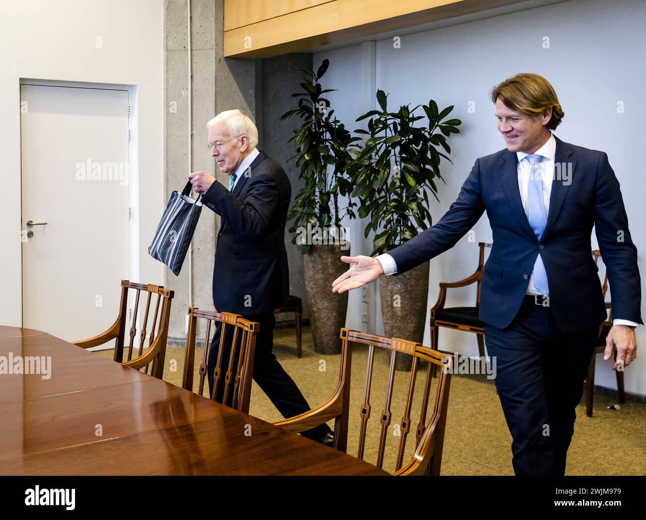 THE HAGUE - Informant Kim Putters receives constitutional law expert ...