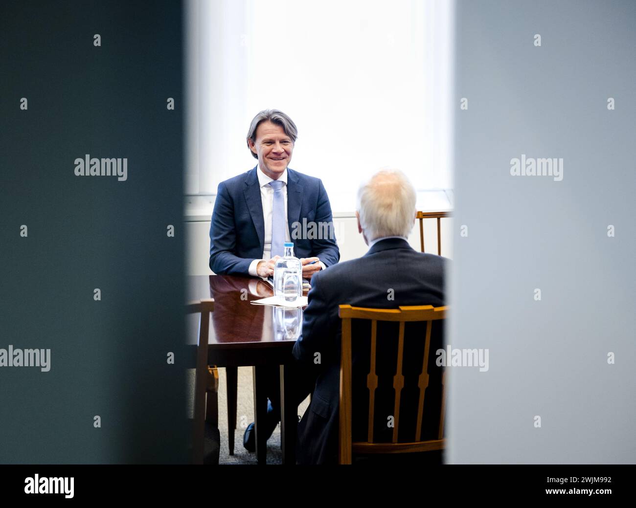 THE HAGUE - Informant Kim Putters receives constitutional law expert ...