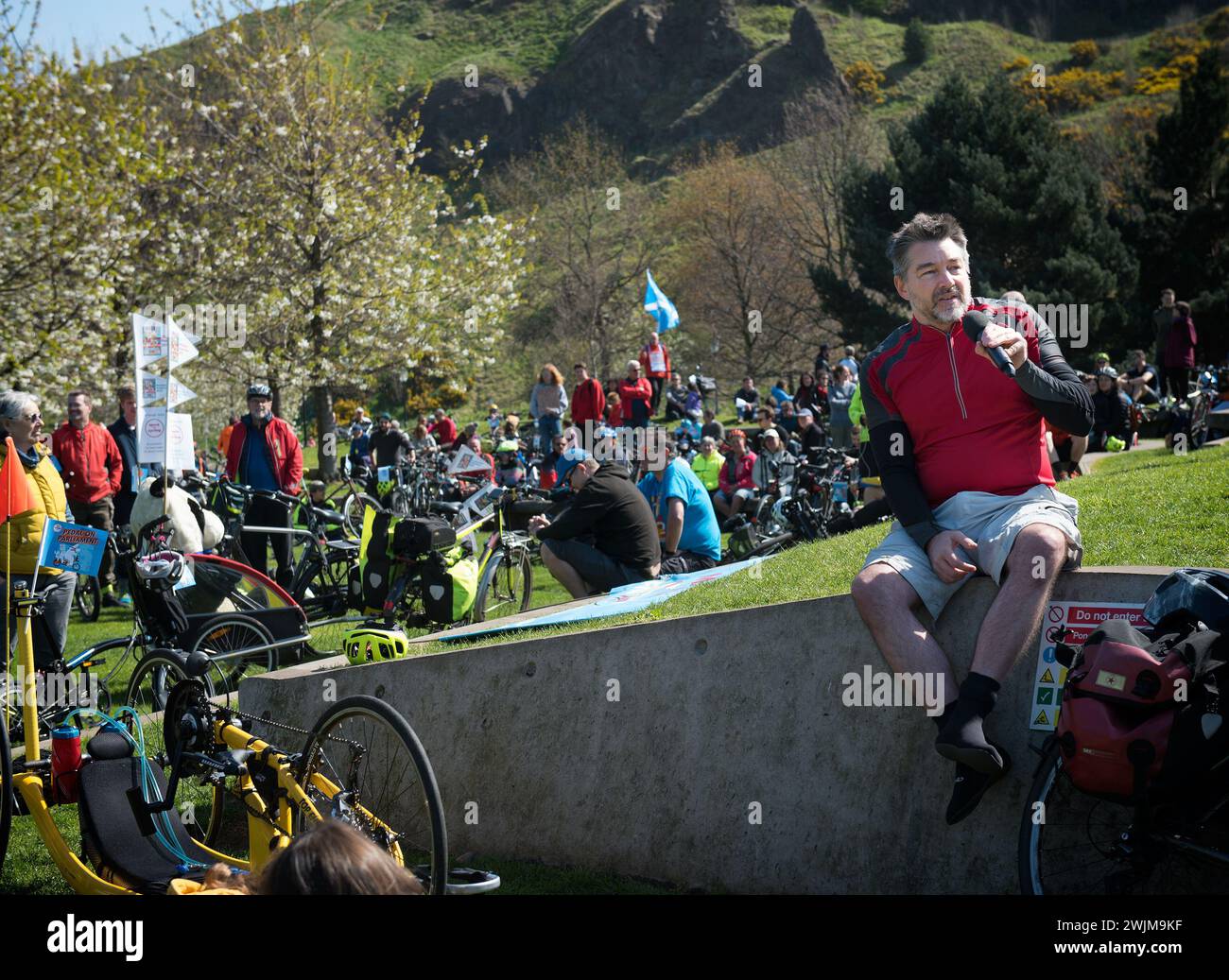 Breaking cycle hi-res stock photography and images - Alamy