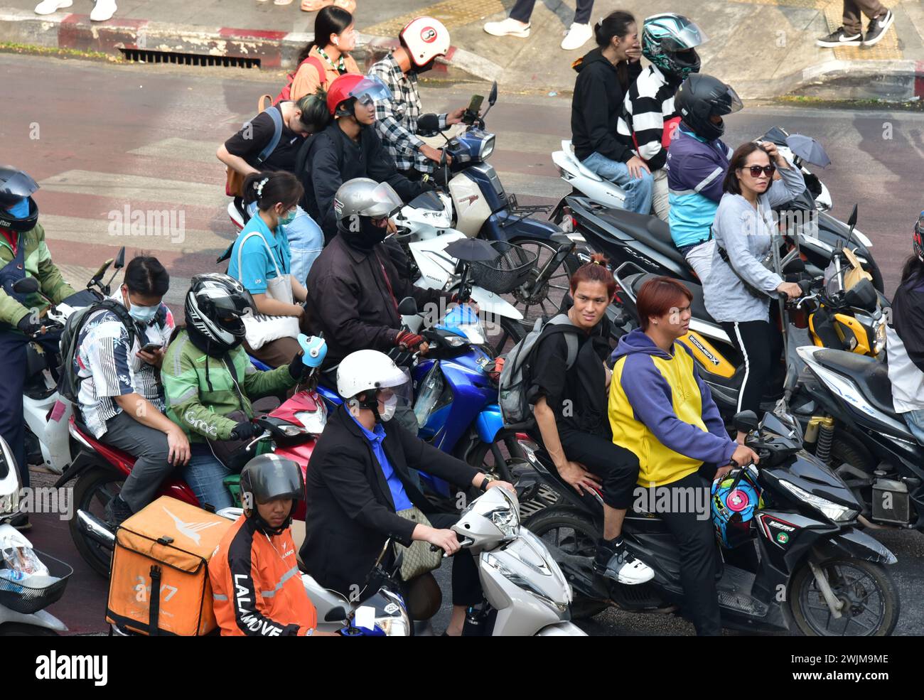 Overhead view traffic in bangkok hi-res stock photography and images ...