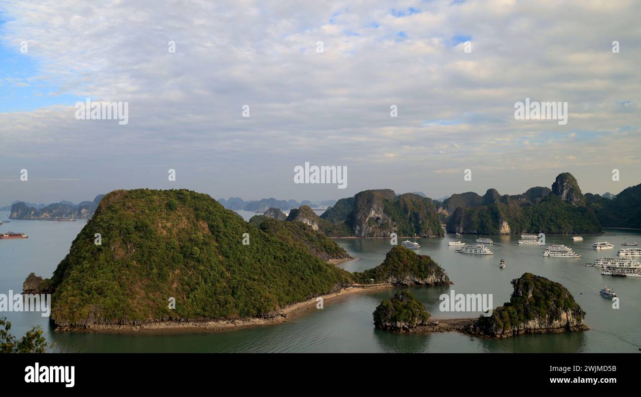 View of Halong Bay in Vietnam Stock Photo - Alamy