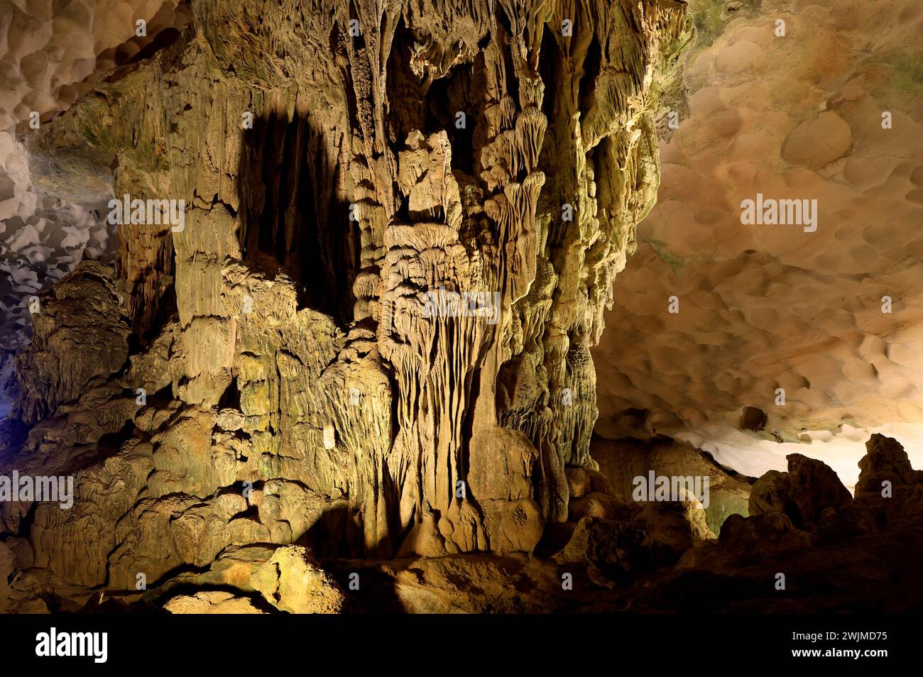 Hang Sung Sot Cave in Halong Bay in Vietnam Stock Photo - Alamy