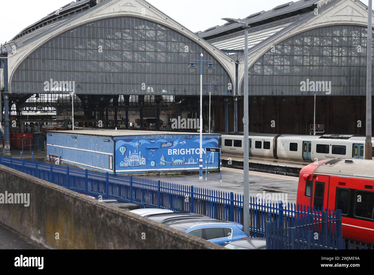 Brighton railway station arches hi-res stock photography and images - Alamy