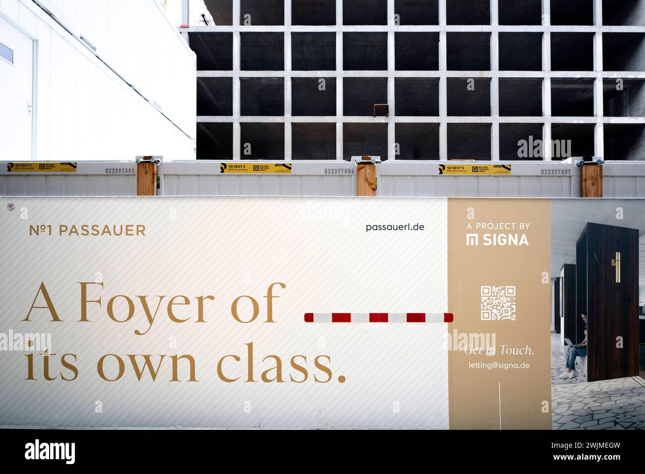 Signa Holding DEU, Deutschland, Germany, Berlin, 10.02.2024 Werbung vom ...