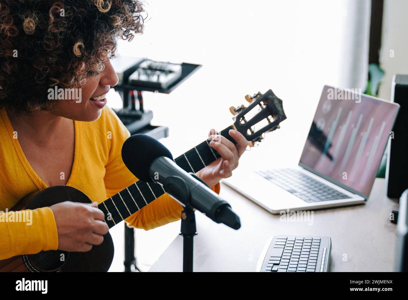 Singer recording music hi-res stock photography and images - Alamy