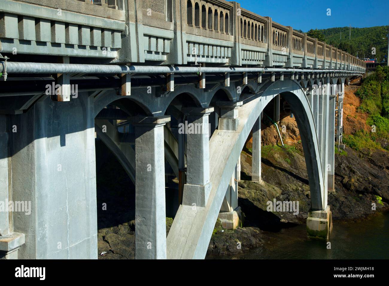 Depoe Bay Bridge, Depoe Bay, Pacific Coast Scenic Byway, Oregon Stock ...