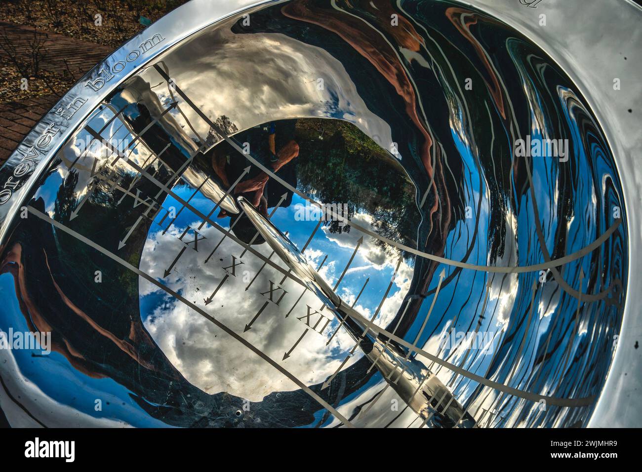 Metal sun dial hi-res stock photography and images - Alamy